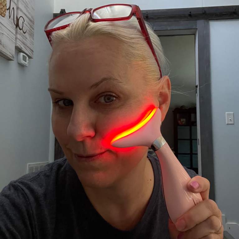 Does the Viral Face Sculpting Tool Really Work? – Momtastic Mommy Blog