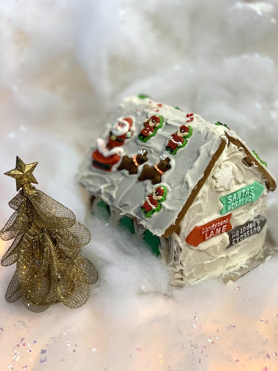 The Sweet History of the Gingerbread House – Momtastic Mommy Blog
