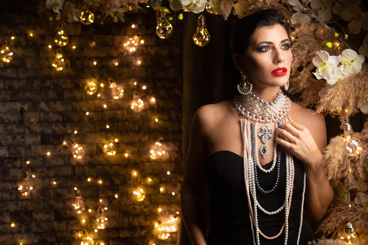 Explore the 6 Most Popular Jewelry Trends Moms Will Love This Fall ...