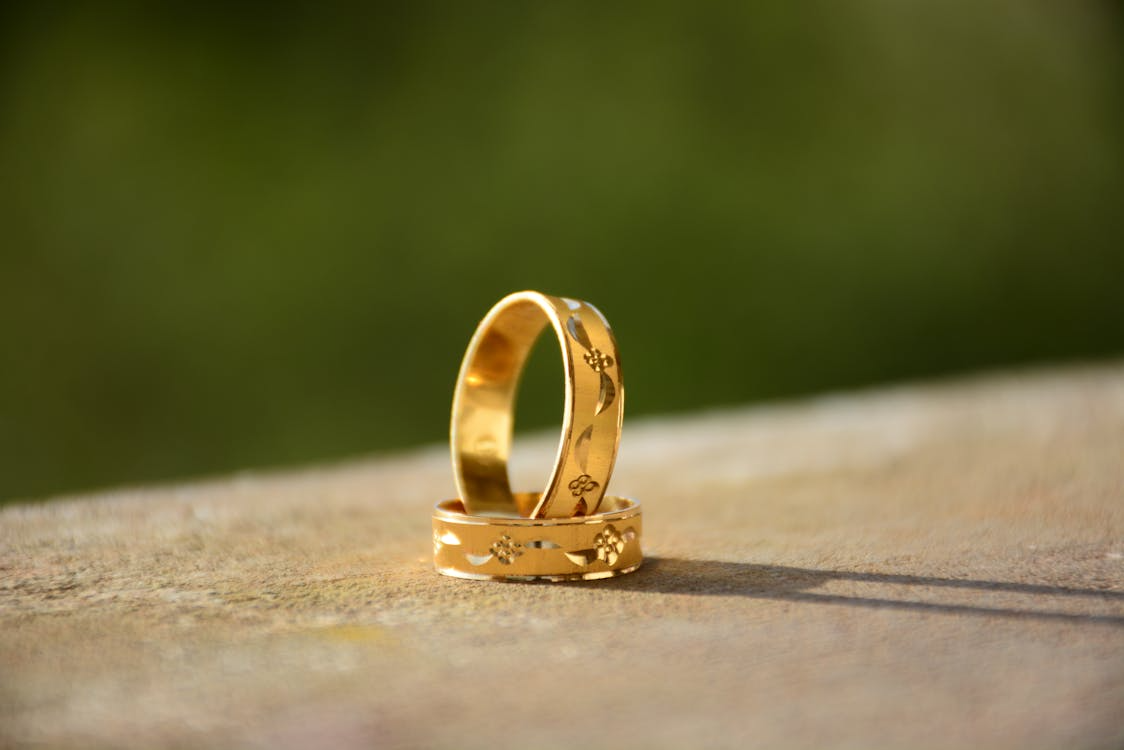 Best Stores Where You Can Buy Gold Engagement Rings - Momtastic Mommy Blog