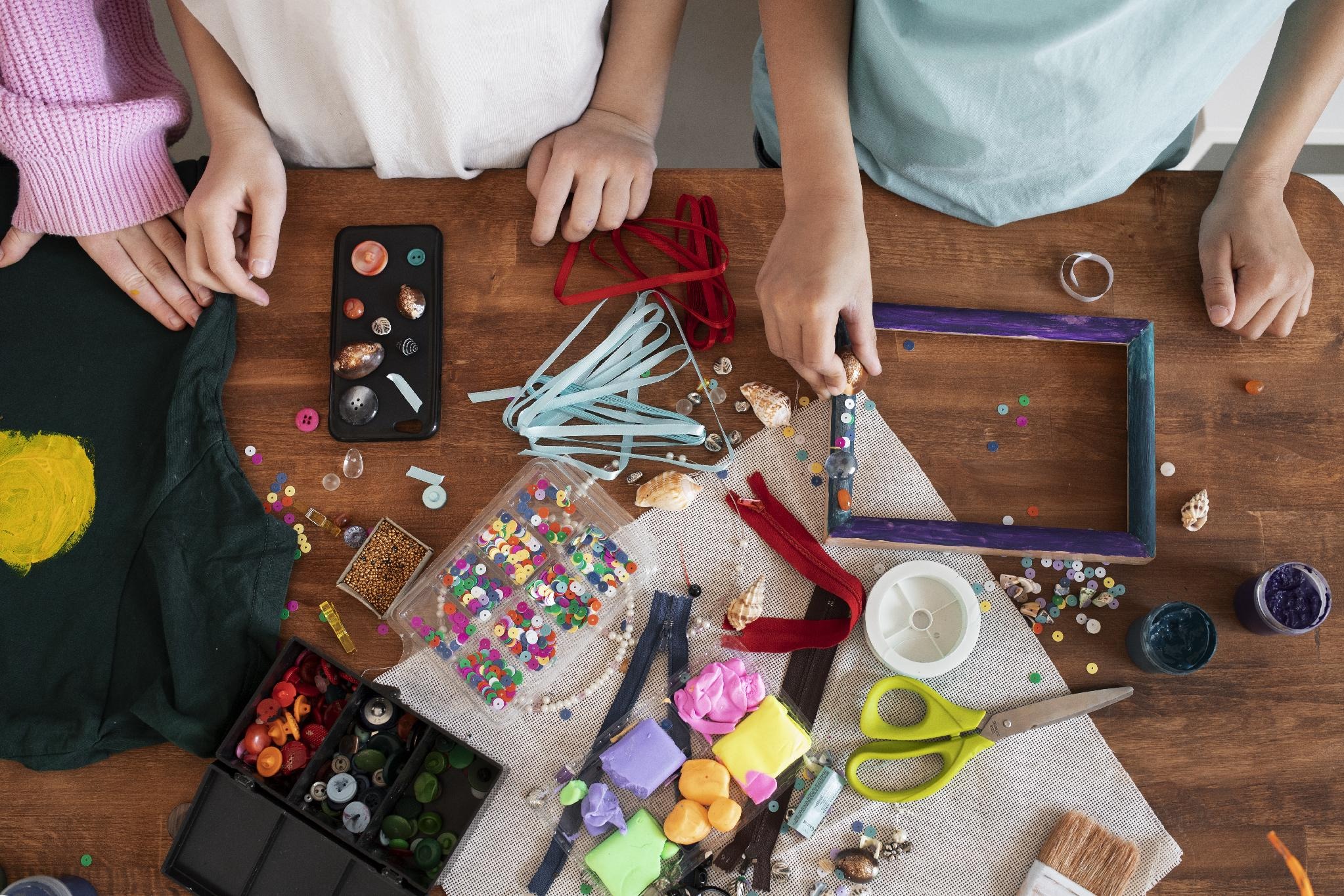 How to Turn Random Household Items into Creative Craft Projects ...